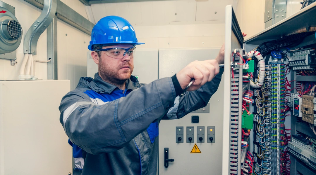 L'électromécanicien : La clé d'une maintenance industrielle réussie